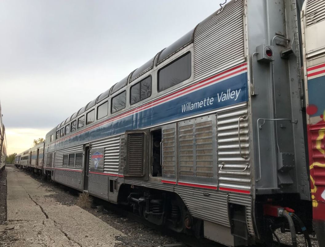 The exterior of Pacific Parlour Car #39975 "Willamette Valley ...
